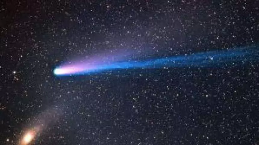 I- "Hubble" yathola i-comet entsha