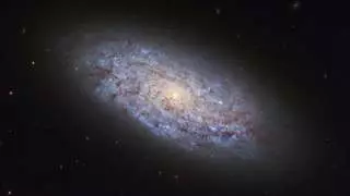 "Hubble" foto kasebut Galaxy kanthi "salah" peteng