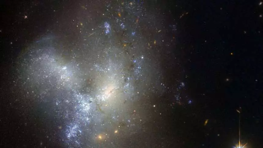 "Hubble", takımyıldızda ortaya çıkan galaksiyi fotoğrafladı Erida