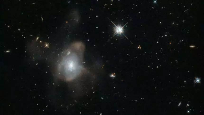 Dancing Galaxy "2Masx J16270254 + 4328340"