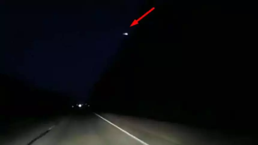 Ahli nyarios ngeunaan hakekat meteor murag di daérah Novgorod NizGny