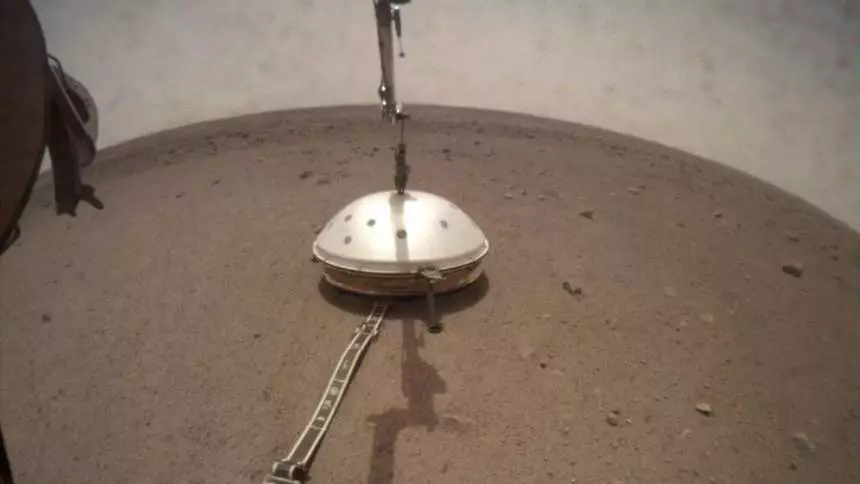 Insight Seismometer uitgerust met een speciale dop