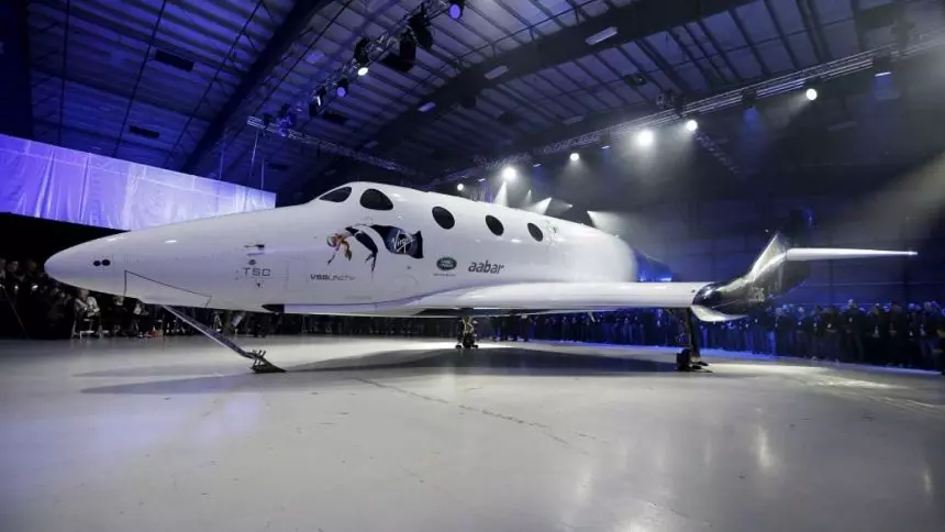 Virgin Galactic prokrastita turisma flugo ĝis 2021