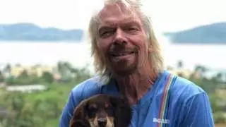 Miliarder Richard Branson menyatakan bahwa dia akan terbang ke luar angkasa selama empat hingga lima bulan