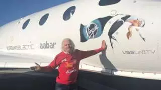 Richard Branson estava cansado de esperar, então irá ao espaço em meados de 2019