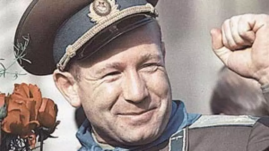 Astronaut amerikan i cili fluturoi në hënë kujtoi një takim fun me Alexey Leonov