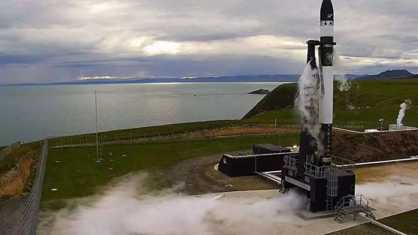 "Electron" z Rocket Lab nikdy neskončil počas prvého komerčného štartu