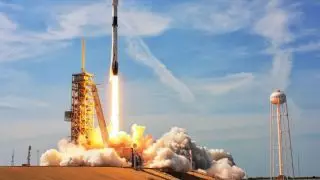 SpaceX se lanzó con un número récord de satélites