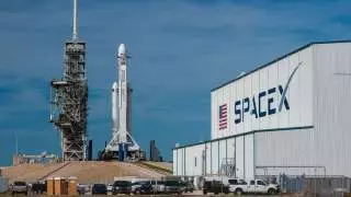 Spacex leases budget seats for satellites on their missiles