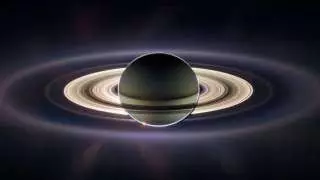 Dhulka oo leh orbits saturn