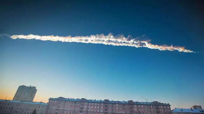 Ukuran Meteorite Chelyabinsk tiba ing 15 Februari 2013