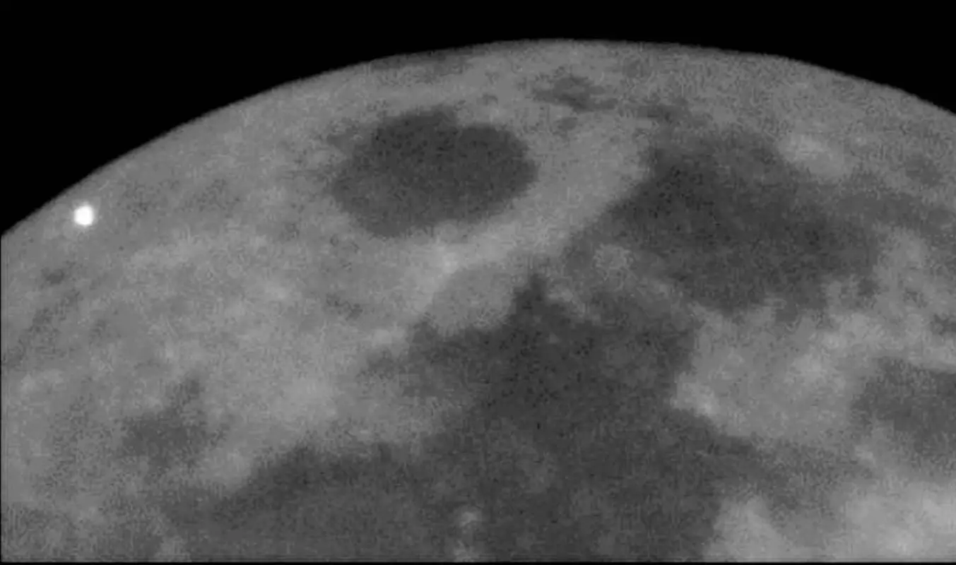 Astrónomo fotografiado en la luna nave espacial soviética.