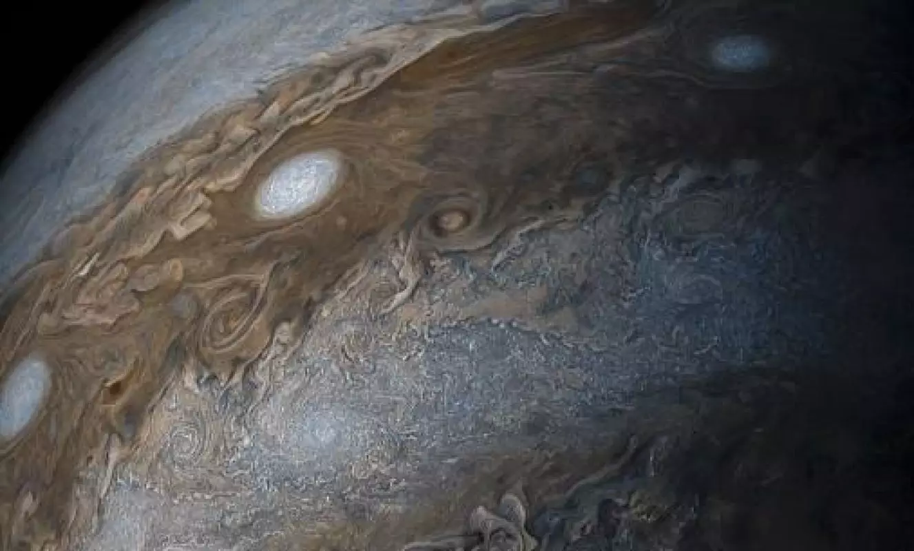 L'appareil NASA a photographié les tempêtes sur Jupiter