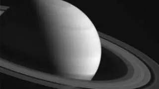 Cassini Probe entdeckt eidel Raum tëscht Réng a Saturn