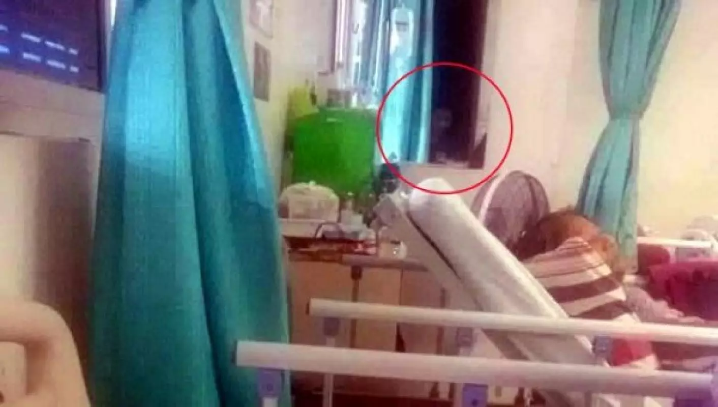 In Bangkok, the alien came to the hospital ward, photo