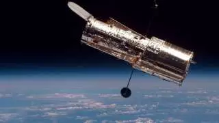 Hubble se teleskoop het na die onderbreking teruggekeer en deur nuwe kleurvolle ruimtefoto's getref