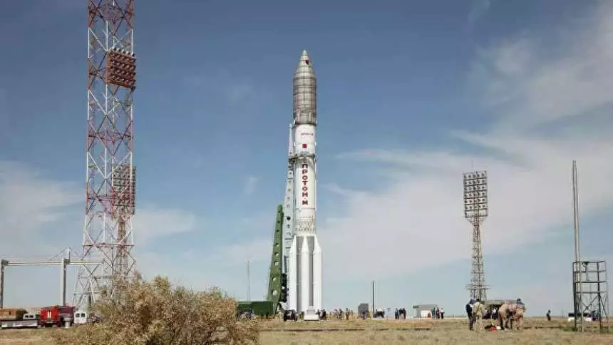 O le faʻalauiloaina o le "proton-m" rocket ma pisinisi satelite o loʻo tolopoina e le gata