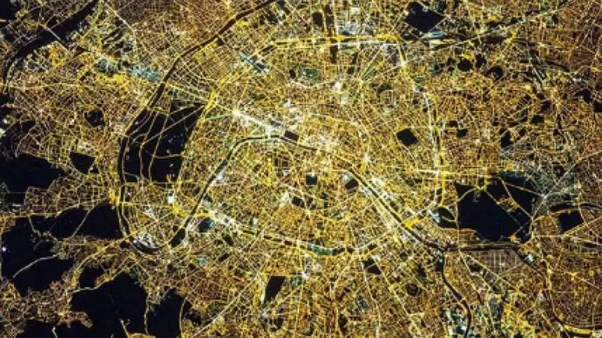 NASA visade vilken natt Paris ser ut ur rymden