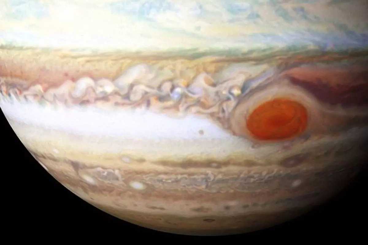 Juno bude na oběžné dráze Jupitera nejméně tři až čtyři roky