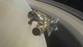 I-Cassini Prope yadlula phakathi kweSaturn kanye namasongo akhe