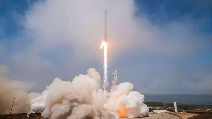 Peiso "Roscosmos" le "Spacex"