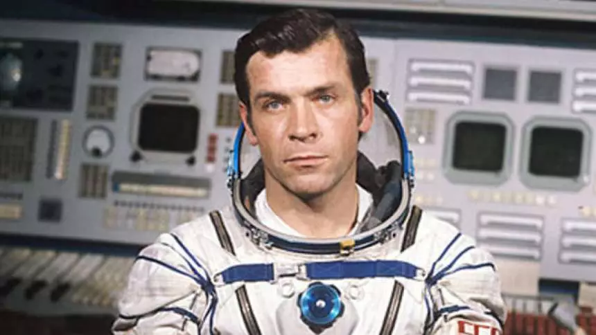 Cosmonaut Alexander Serecher的历史：在充实世界中的一个未知的科学外星人感染