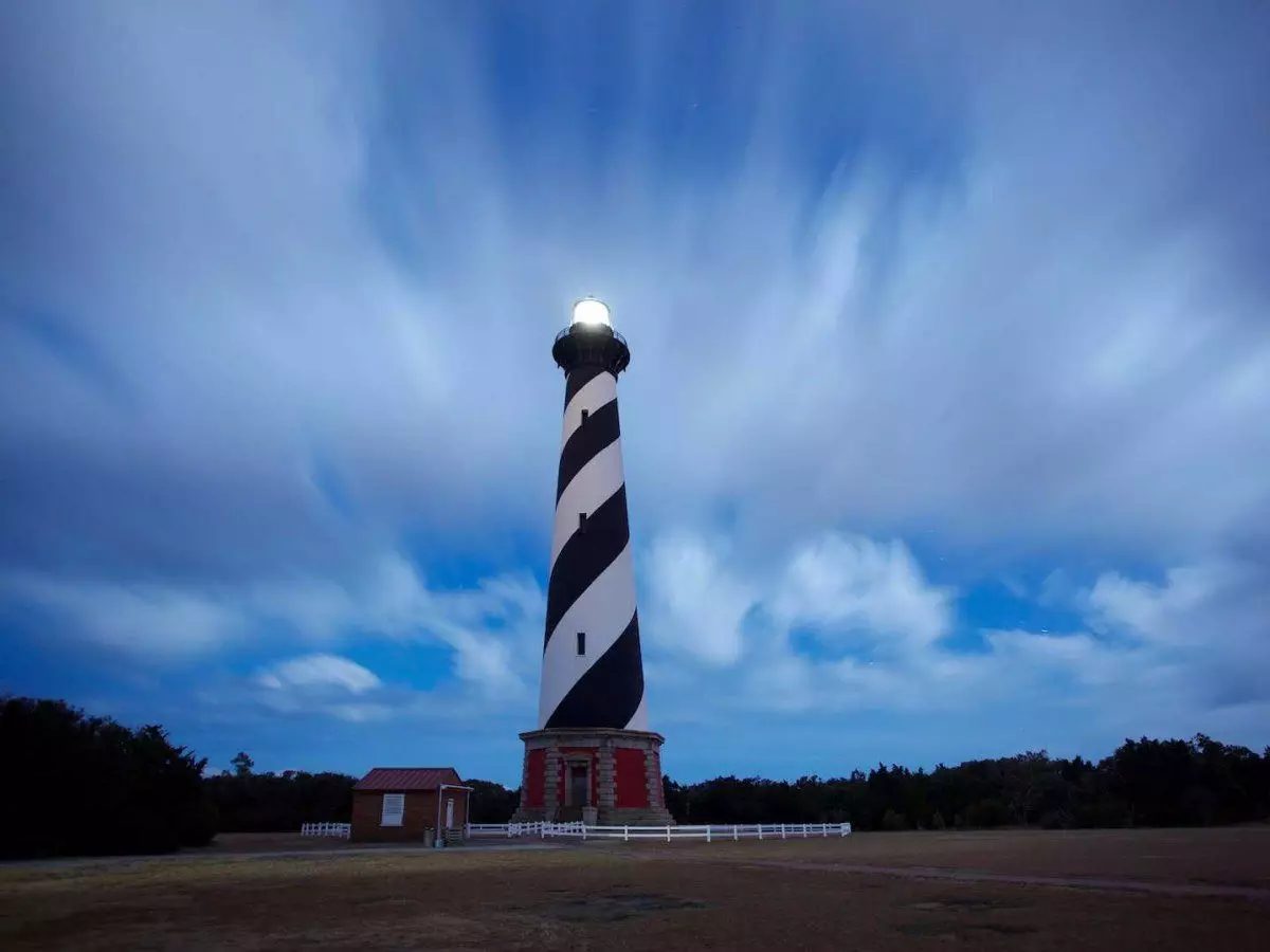 왜 사람들은 Lighthouses - Marine Guidebooks를 겁주는 이유입니다