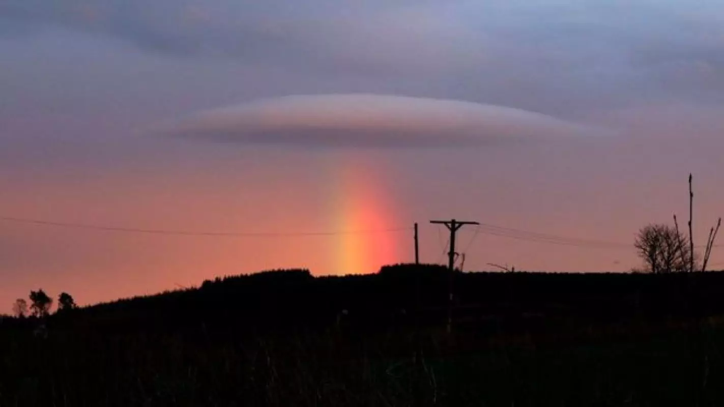 Scott Waring näitas UFO üle vikerkaare, foto