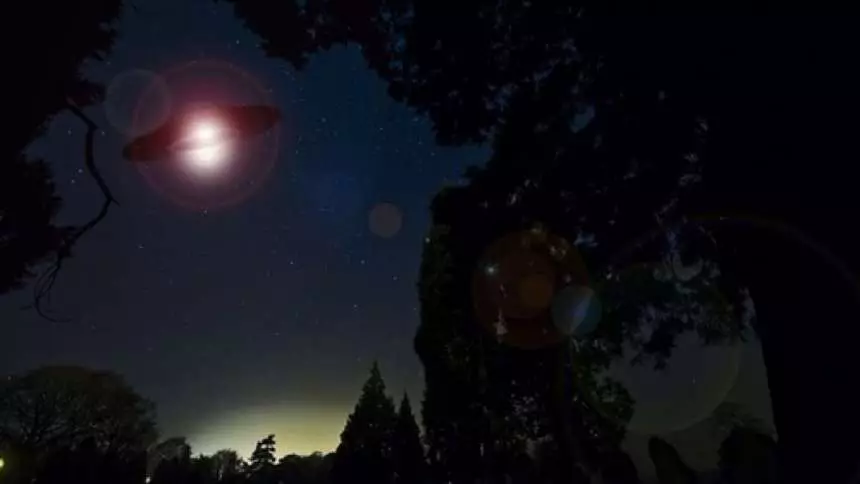 Innbyggerne i North Ossetia så i himmelen over Anomalous Bald Mountain Strange Object, det er en video