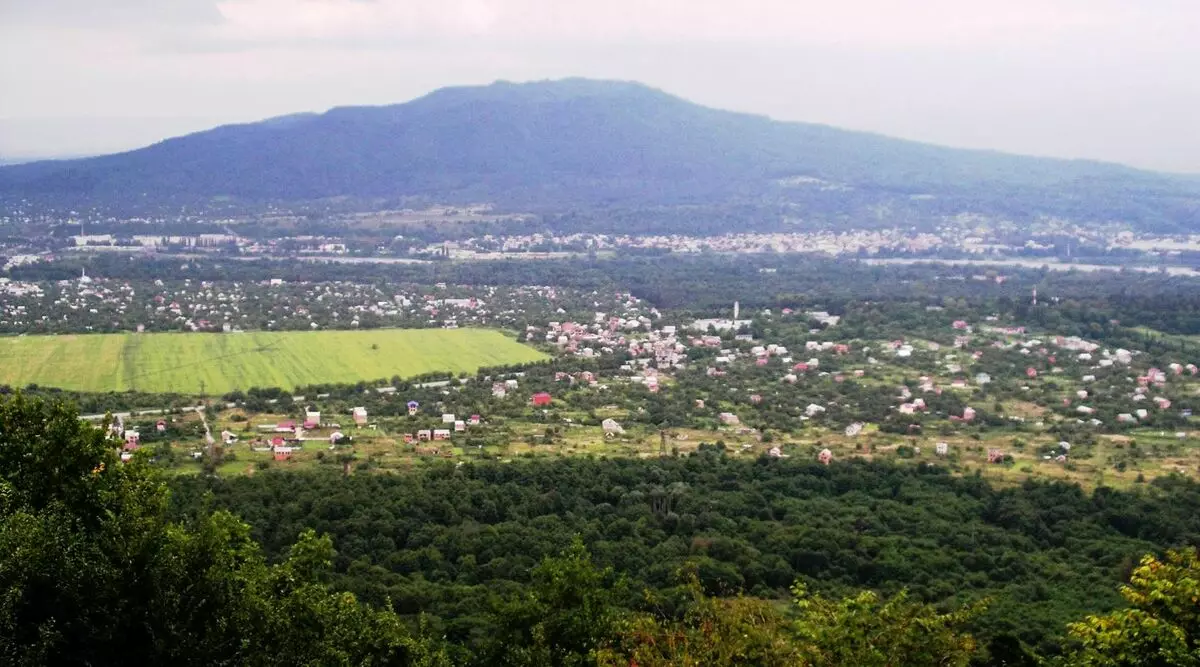 Cư dân của Bắc Ossetia nhìn thấy trên bầu trời trên đối tượng kỳ lạ trên núi hói dị thường, có một video