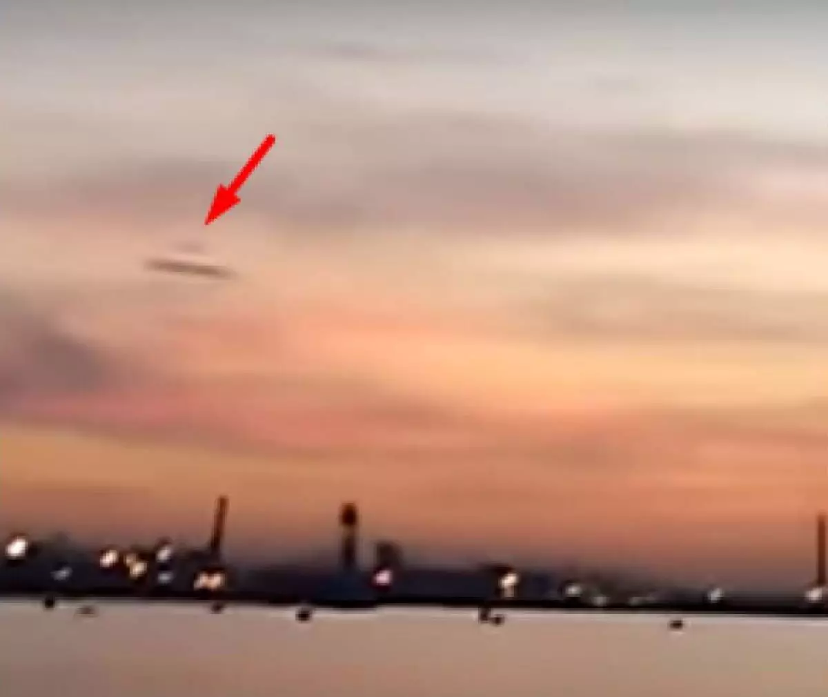 Twee UFO's verschenen in Odessa over de Zwarte Zee en hebben misschien op zoek geweest naar aliens verdronken daar