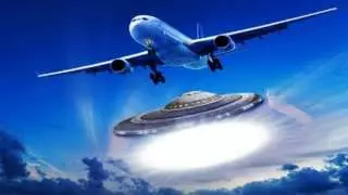 框架與UFOS，幾乎沒有與客機相撞，擊中了互聯網