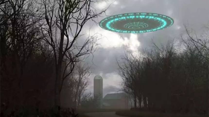 ריז UFO באדעקט אַלע Syzran, ווידעא