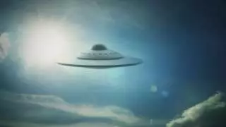 Berühmten UFOlog studéiert en interessante Video mat UFOs, déi vu briteschen Medien verdeelt gouf