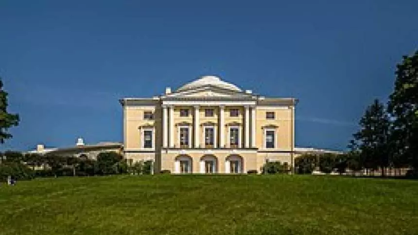 在Pavlovsk Palace，一個小的UFO擊中了視頻