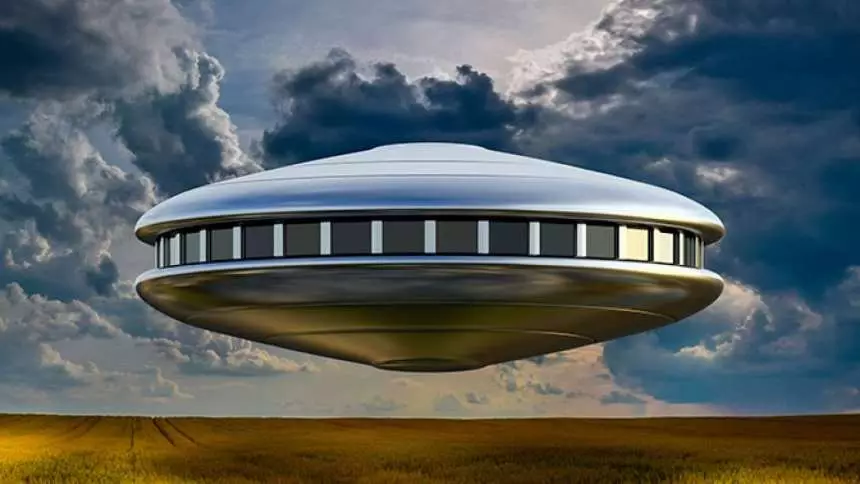 Видеоның "Зона" янында UFO тарафыннан алынды, якын арада камерага күчә