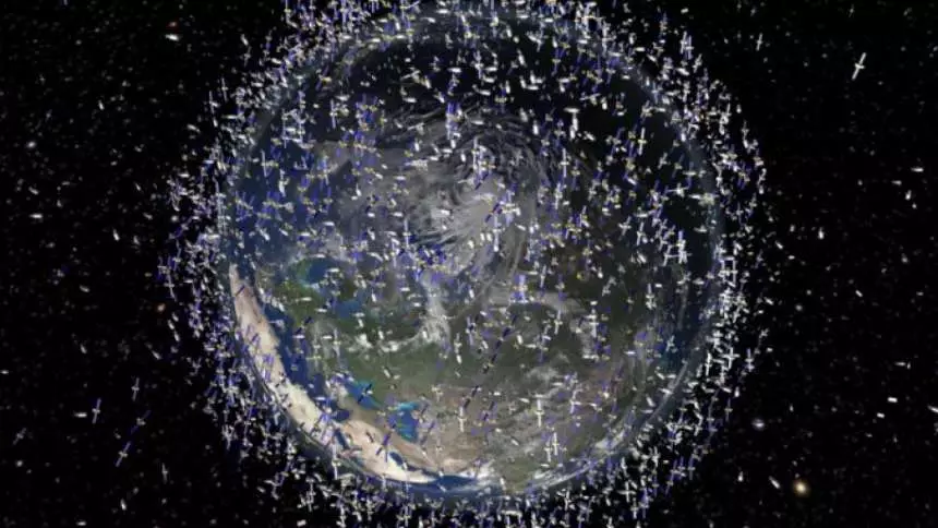 Os enxeñeiros rusos desenvolveron liquidador de satélite de lixo cósmico