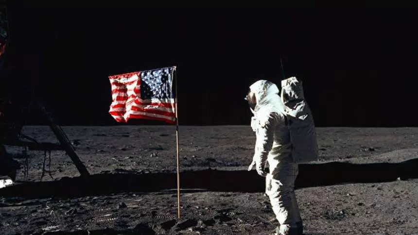 Nosotros enviaremos a la gente a la luna para 2028