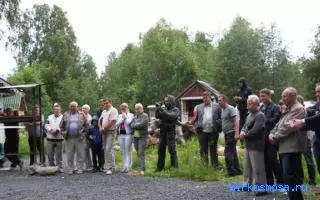 Emela - Tlhaloso ea litoro tsa khale tsa Russia