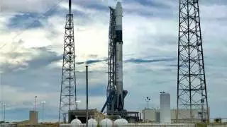 SpaceX আইএসএসের উপর ড্রাগন মহাজাগতিক স্থান স্থান প্রবর্তন স্থগিত করেছে