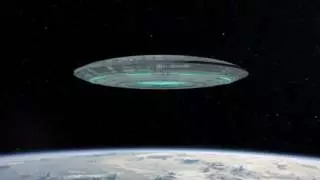Ao lado do ISS voou por um formulário oblongo de UFO gigante que conseguiu assumir vídeo da faixa próxima
