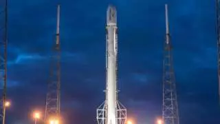 Spacex- ը գործարկել է Falcon 9-ը `օդանավում գաղտնի արբանյակով