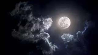 La luna surgió con la tierra.