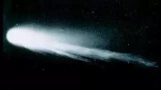 D'fhoilsigh NASA físeán ag eitilt thar an talamh comet