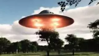 Видео бо як хӯшаи UFOS дар Маскав аз Кэти Лел Интернетро кандакорӣ кард