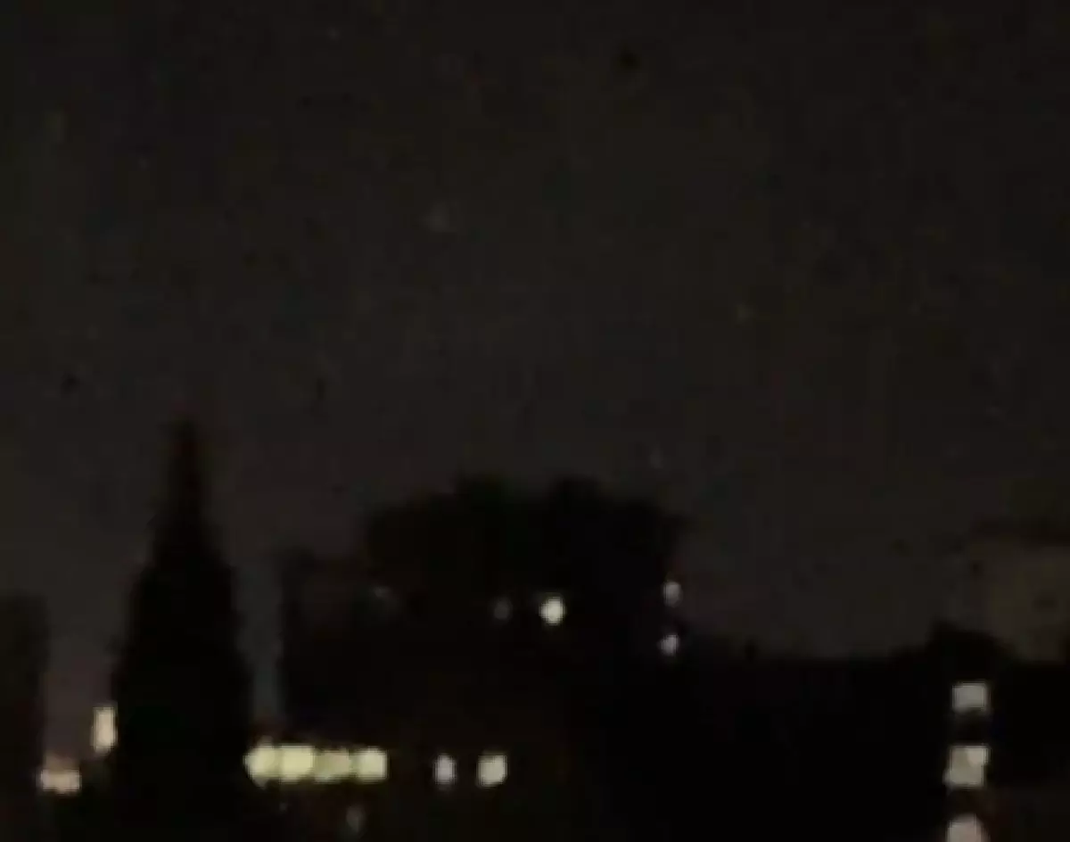 Video na ụyọkọ UFOS na Moscow si Kati Lel nwere intaneti