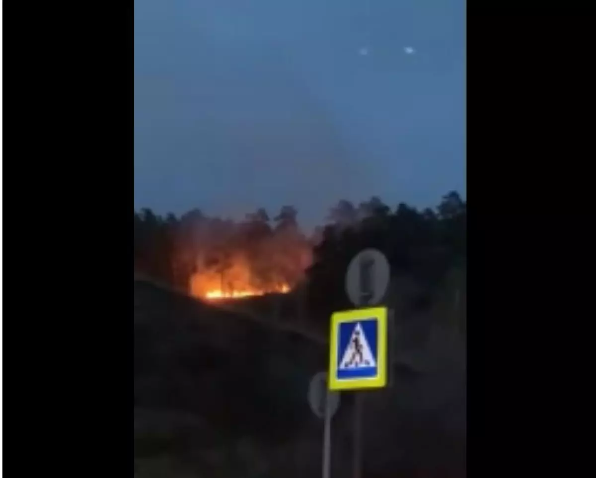 UFO, yang muncul di atas hutan pain terbakar di Kemerovo, ditembak pada video