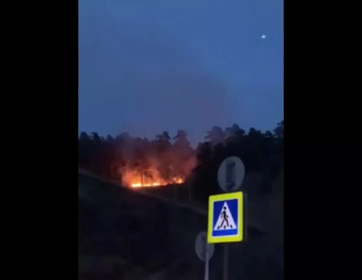 UFO, yang muncul di atas hutan pain terbakar di Kemerovo, ditembak pada video