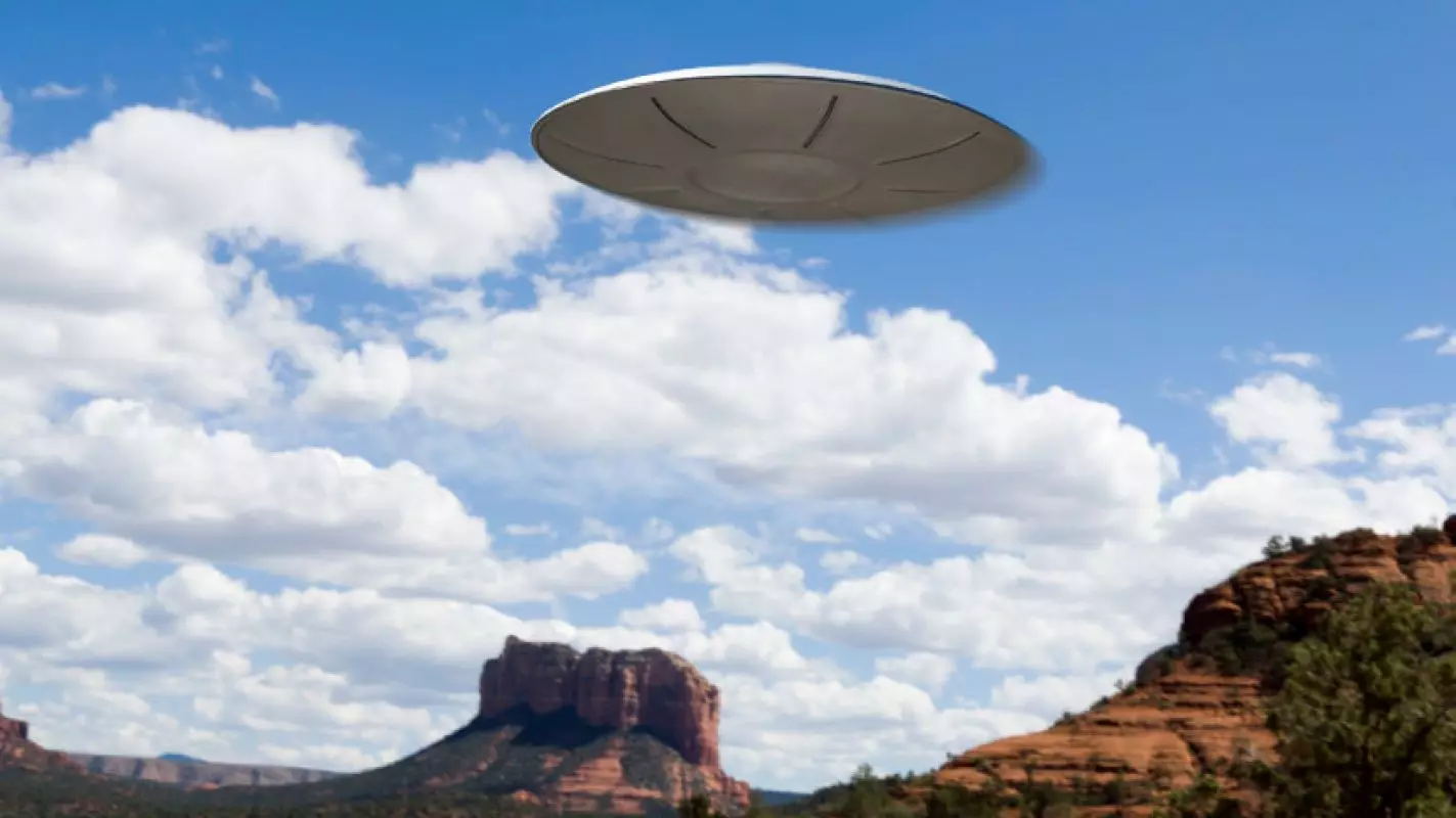 Na Kazakhstan, mkpokọta UFO emeela ka ọkụ na ogige ntụrụndụ nke mba