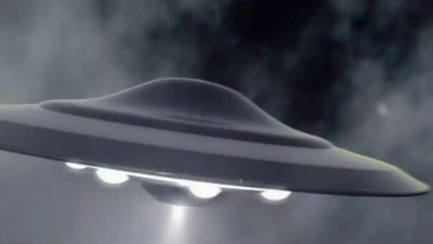 Di krasnodar, UFO dihurungkeun ti jarak anu caket pisan, pigura anu saé